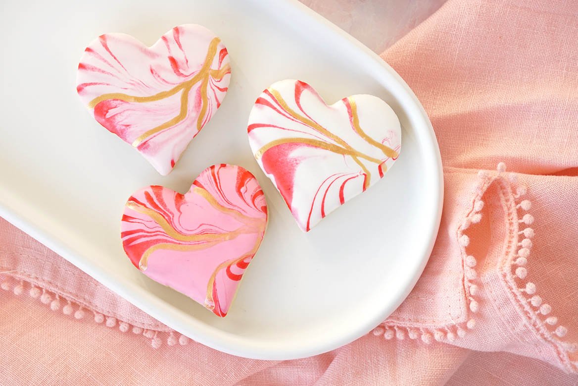 How To Make Easy Marble Dipped Heart Sugar Cookies — The Cookie Countess